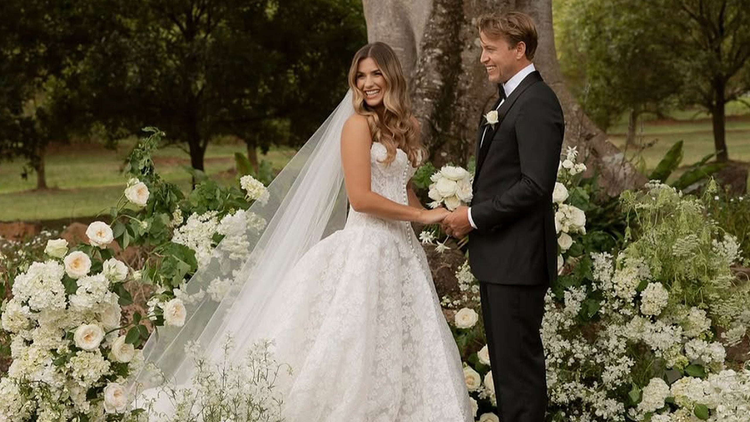 Love Hub: M.J. Bale Romantics Taylor & Mackenzie Malloy